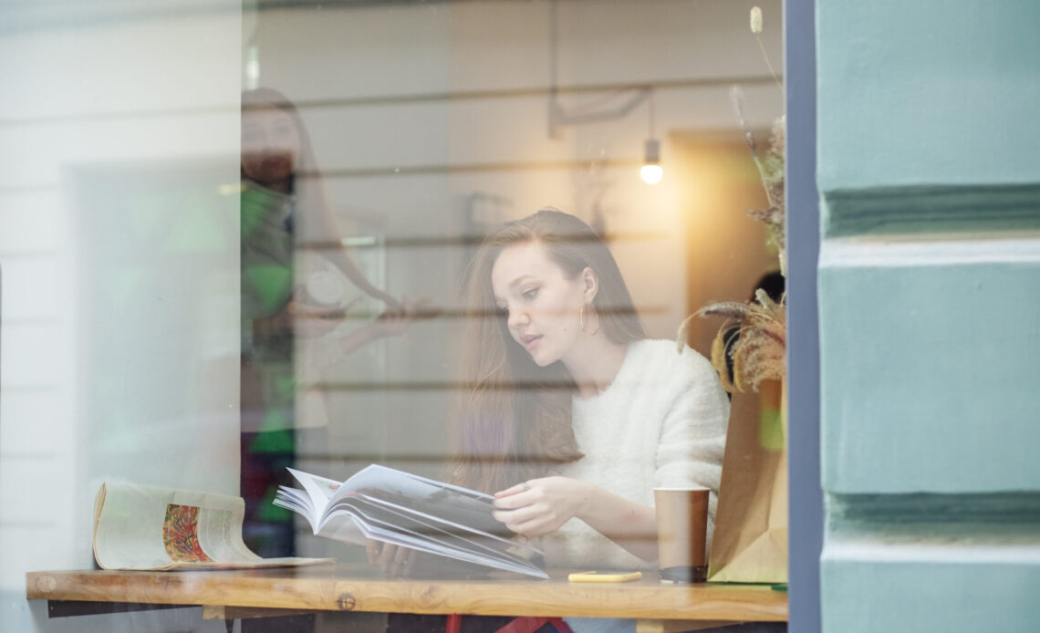 Soundproof Windows: How to Reduce Noise at Home? - Hudibaba